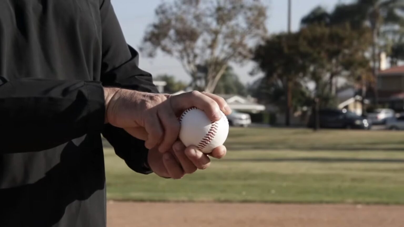4 Seam vs 2 Seam Fastball - Explained